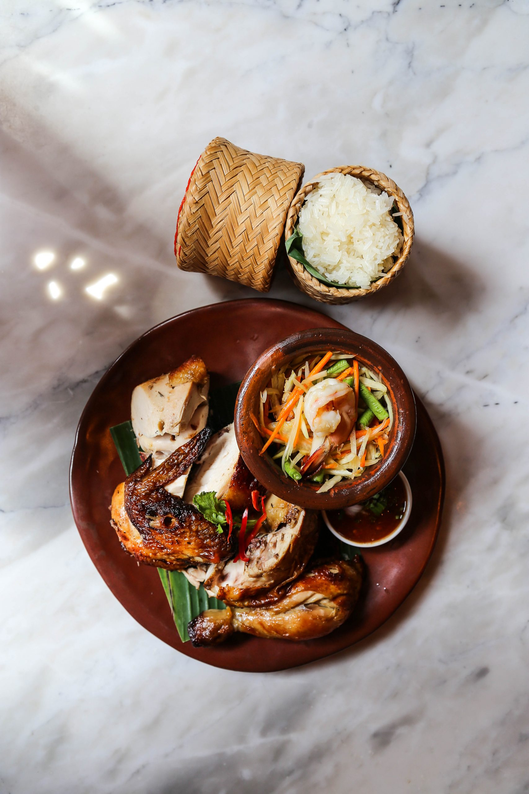 Pollo arrosto thai con sticky rice e insalata di papaya | A Thai Pianist